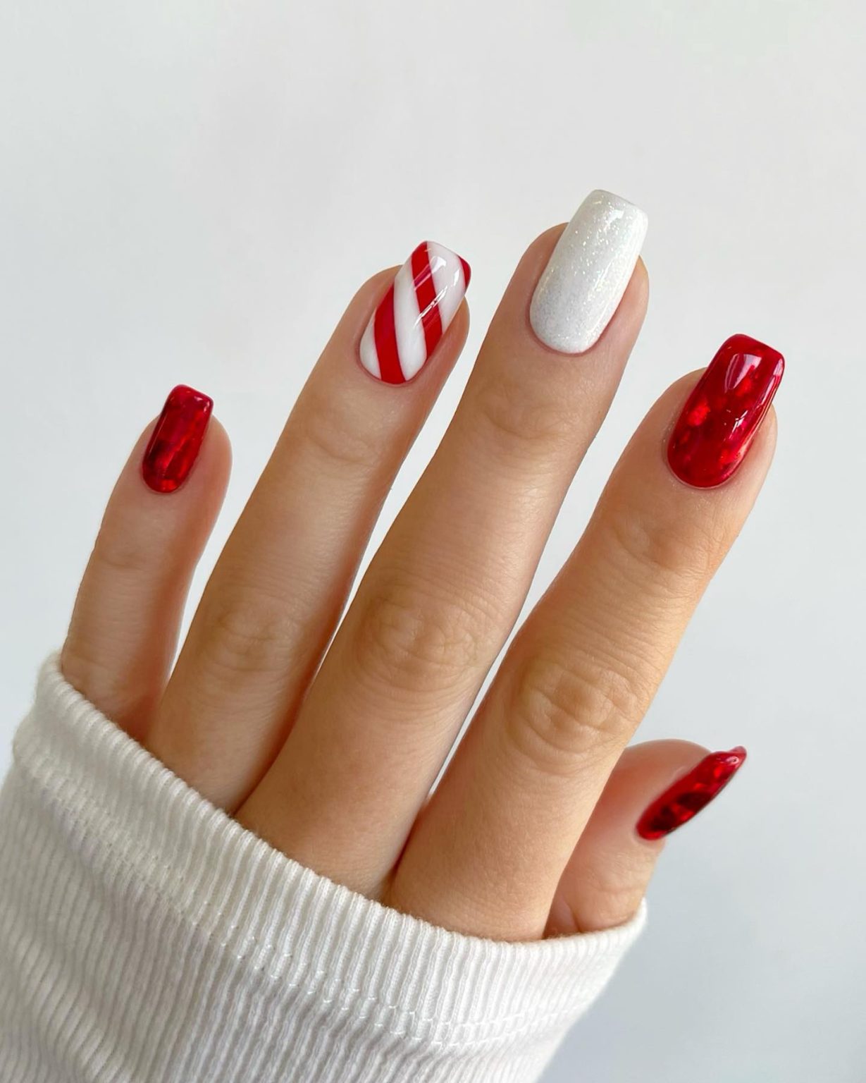 35+ Holiday Nails To Get You Into The Festive Mood
