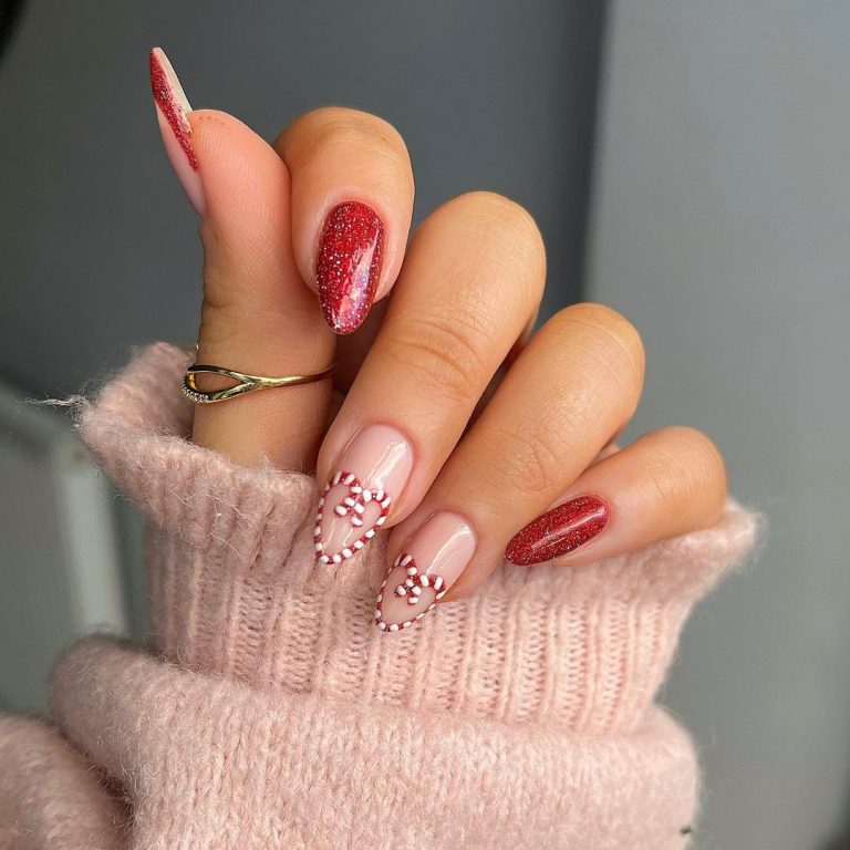 35+ Holiday Nails To Get You Into The Festive Mood